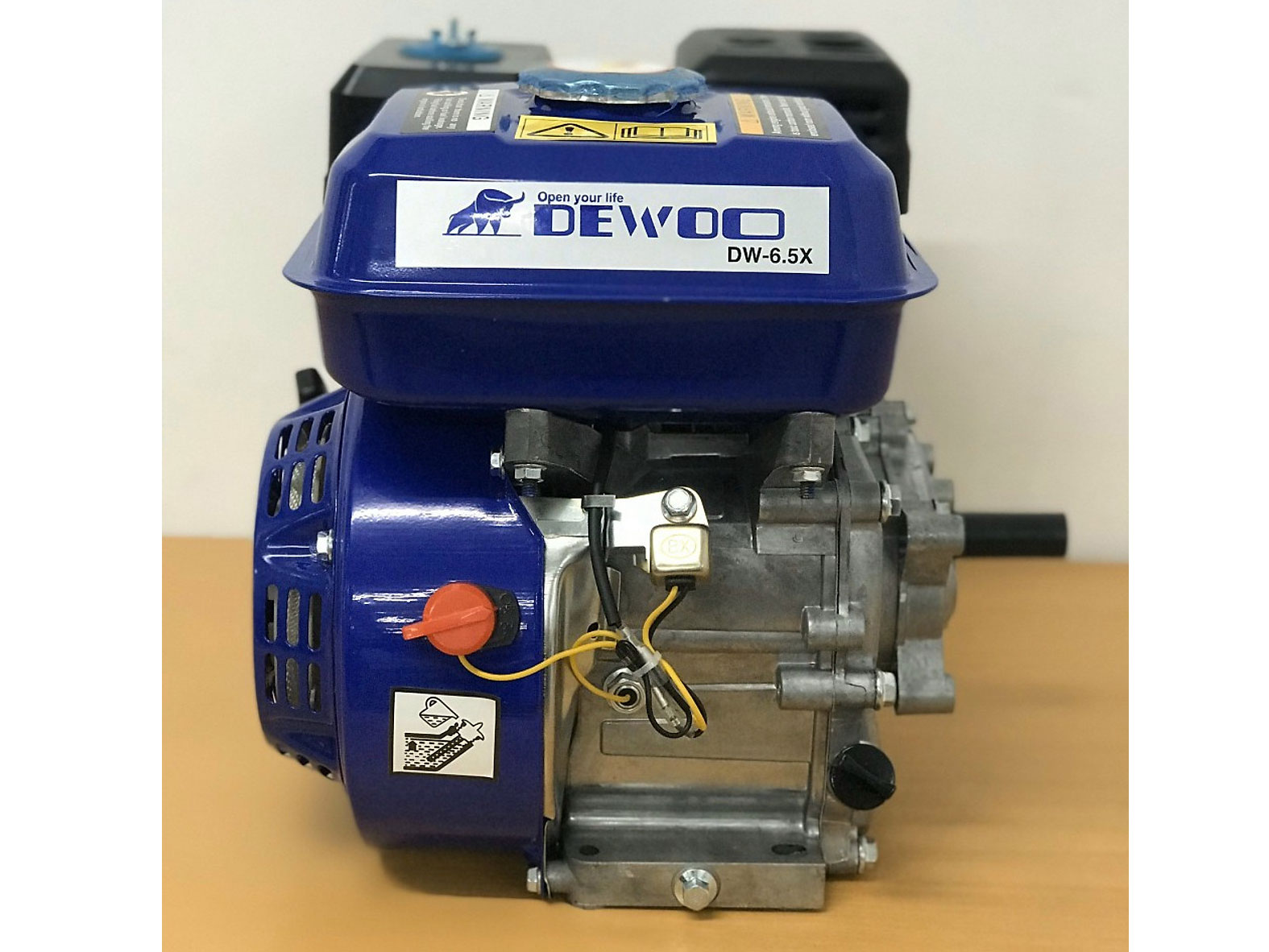 Máy nổ Dewoo DW-6.5X (cốt xéo) - META.vn