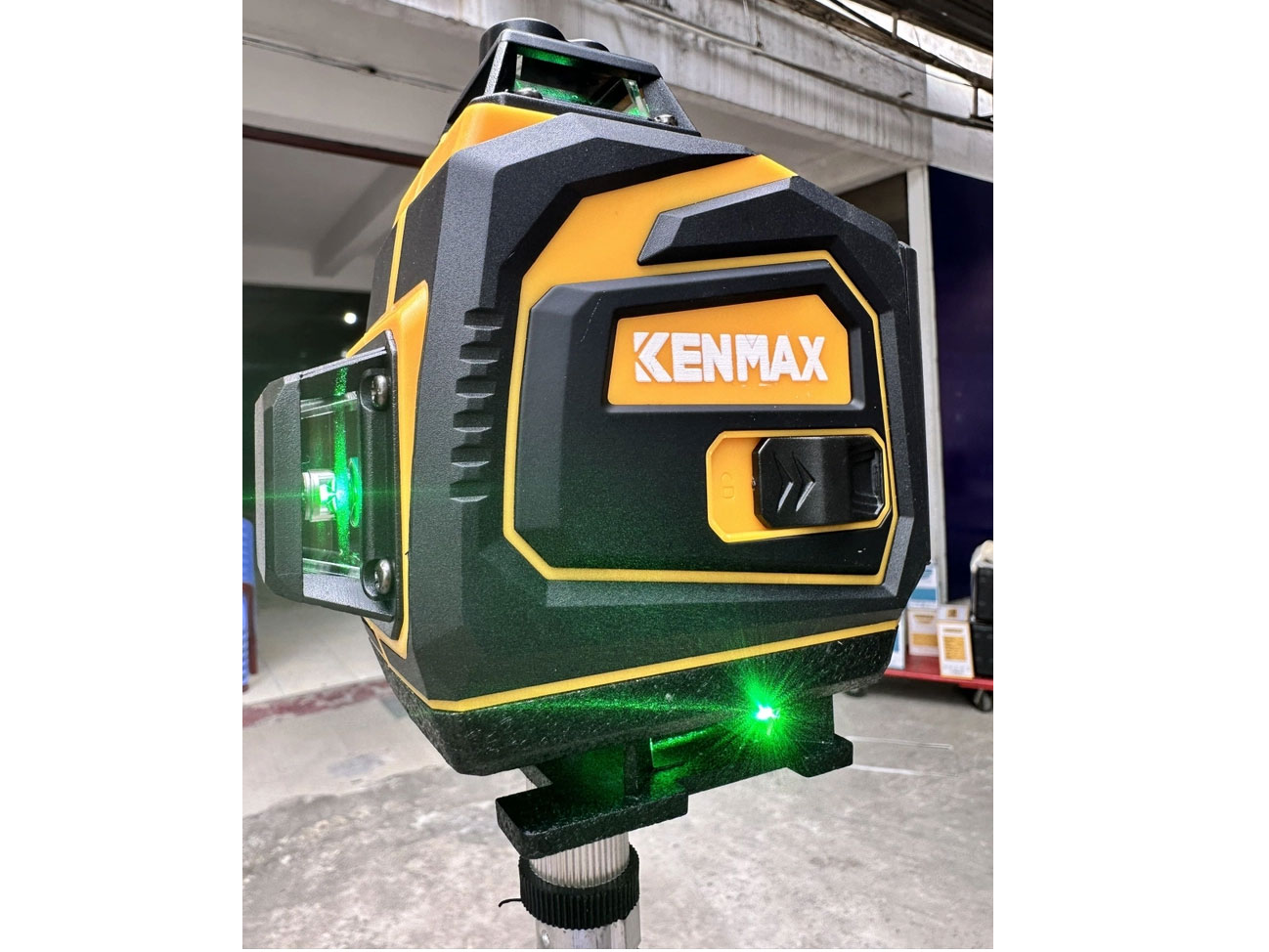 Máy cân bằng tia laser Kenmax KMLS016 - META.vn