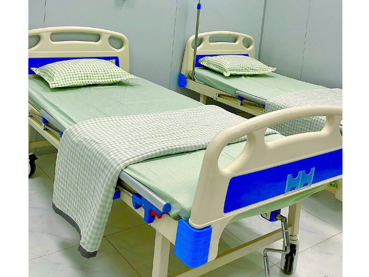 Giường y tế 1 tay quay Nikita NKT-DCN01 - META.vn