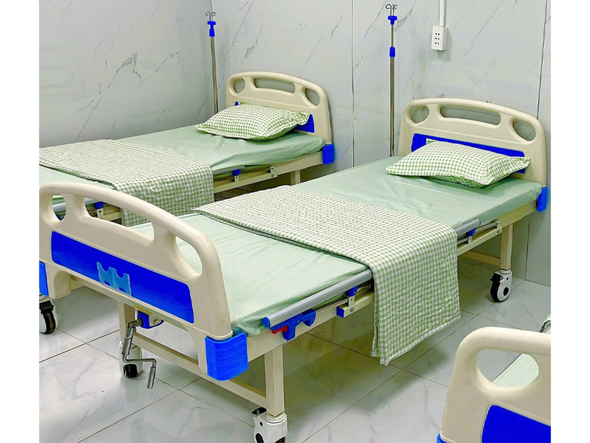 Giường y tế 1 tay quay Nikita NKT-DCN01 - META.vn