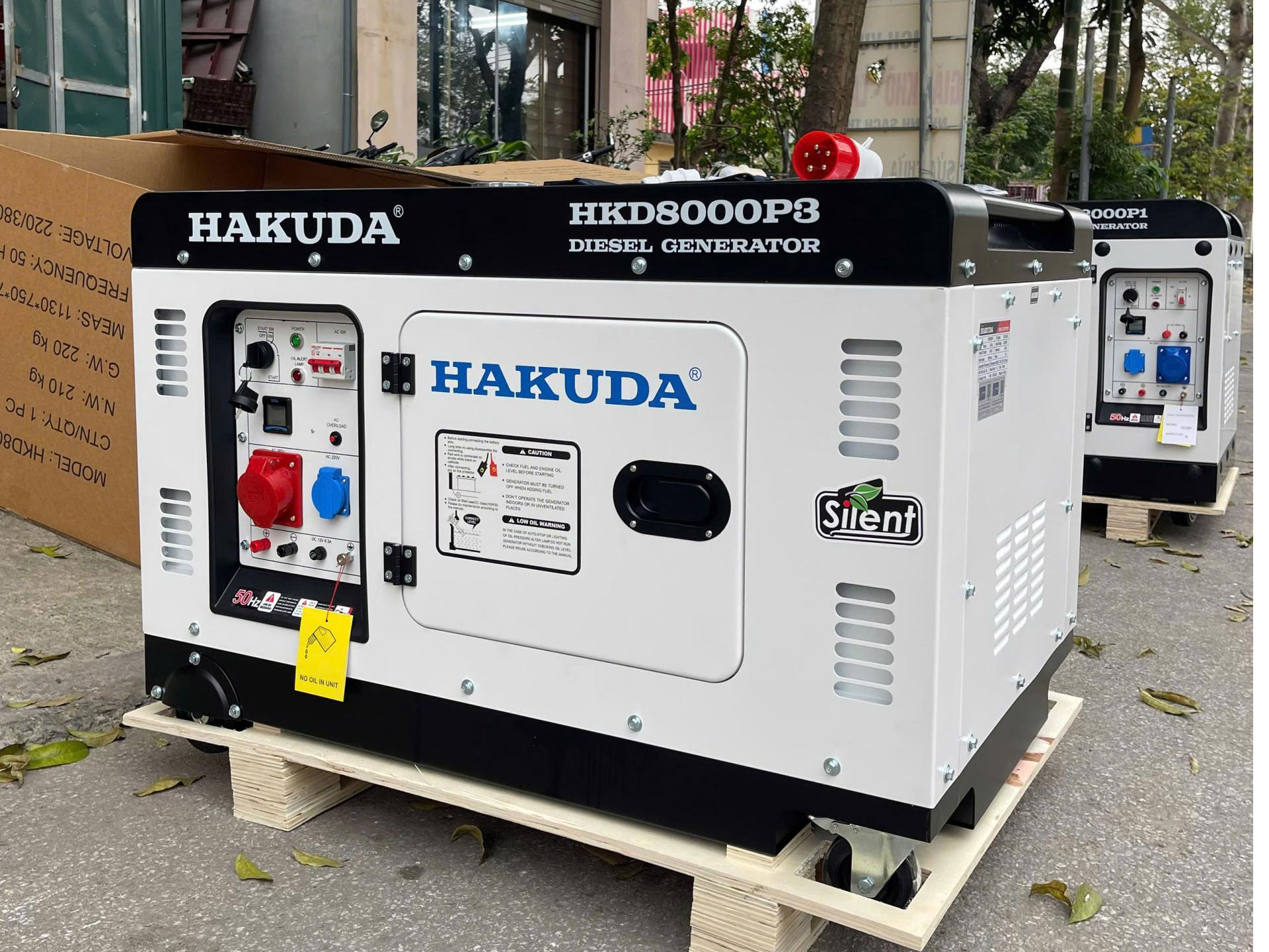Máy phát điện chạy dầu Hakuda HKD8000P3 (3 pha, 8KW) - META.vn